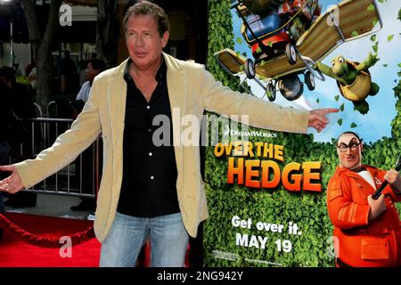 GARRY SHANDLING OVER THE HEDGE. PREMIERE WESTWOOD LOS ANGELES USA 30 ...