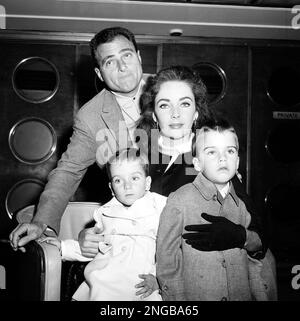 From left, Michael Wilding, Elizabeth Taylor, with their son Michael ...