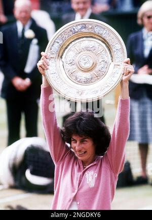 Tennis - Wimbledon 1977 - Ladies Singles - Semi Final - Virginia Wade v ...