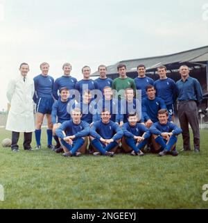 (L-R) Chelsea's Eddie McCreadie, Peter Bonetti, Peter Osgood, Charlie ...