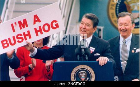 Rep. John Paul Hammerschmidt, R-Ark. and his wife Virginia Sharp ...