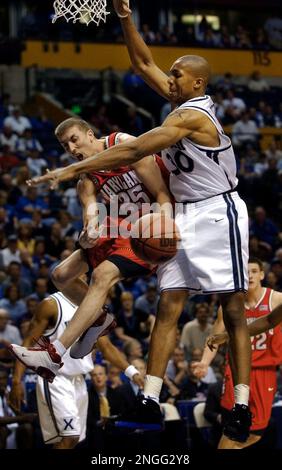 Maryland guard Steve Blake (25) drives around UNC Wilmington guard John ...