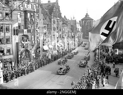 Adolf Hitler salutes from car Stock Photo - Alamy