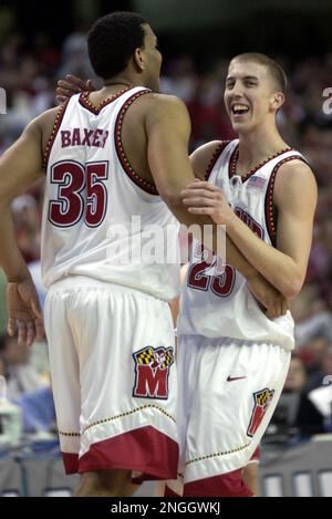 Maryland guard Steve Blake (25) drives around UNC Wilmington guard John ...