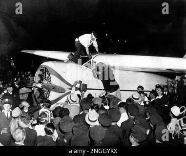 Lockheed Vega ""Winnie Mae Stock Photo - Alamy