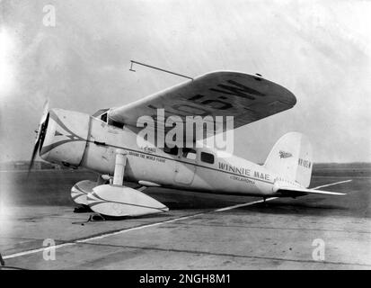 Lockheed Vega ""Winnie Mae Stock Photo - Alamy