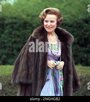 Maria Shriver and Arnold Schwarzenegger wedding at St. Francis Xavier ...