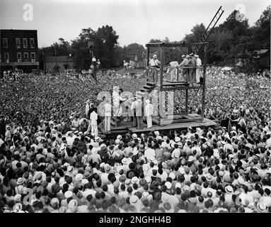 Public execution of Rainey Bethea in Owensboro in the US state of ...
