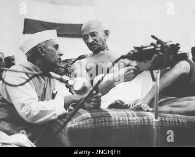 Mahatma Gandhi & Jawaharlal Nehru, All India Congress Committee meeting ...