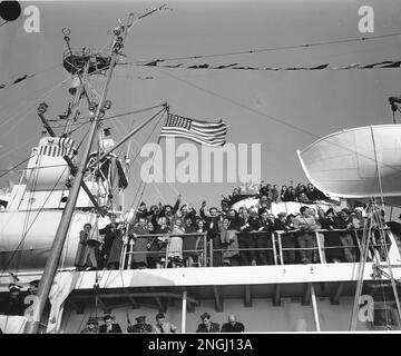 Immigrants to the United States on the deck of the German steamship SS ...