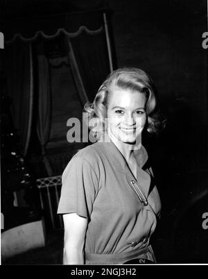 JESSICA, Angie Dickinson, Maurice Chevalier, 1962 Stock Photo - Alamy