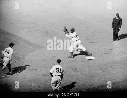 Jackie Robinson, Brooklyn Dodgers, 1947 Stock Photo - Alamy