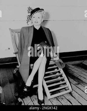 MARJORIE REYNOLDS Actress Stock Photo - Alamy