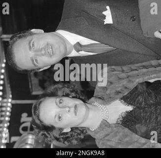 THE CHARGE OF THE LIGHT BRIGADE, Patric Knowles, Olvia de Havilland ...