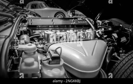 Vintage Jaguar e type engine bay Stock Photo - Alamy