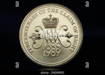 Reverse side of a 1989 £2 coin commemorating the Tercentenary of the ...