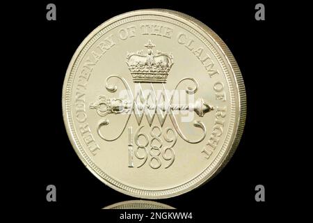 Reverse side of a 1989 £2 coin commemorating the Tercentenary of the ...