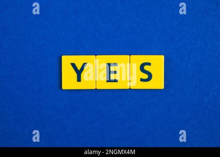 Yes word yellow tiles Stock Photo - Alamy