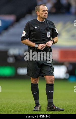 Referee Geoff Eltringham during the Sky Bet Championship match Hull ...