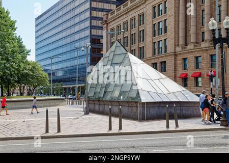 South Station Bus Terminal Boston, Massachusetts, USA Stock Photo - Alamy