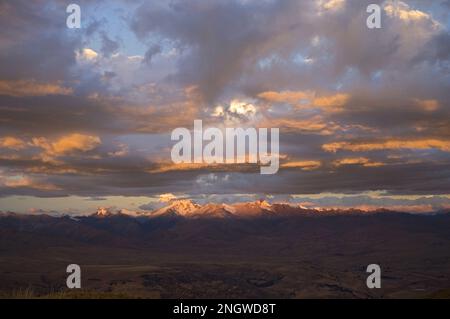 Stunning evening sky Cordilla Blanca Peru Stock Photo - Alamy