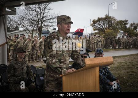 Maj. Gen. J.P. McGee, commander of the 101st Airborne Division (Air ...
