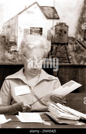 Jimmy Carter Presidential Campaign volunteers open thousands of letters ...