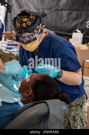 Hospital Corpsman 3rd Class Michelle Bracey organizes machine gun ...