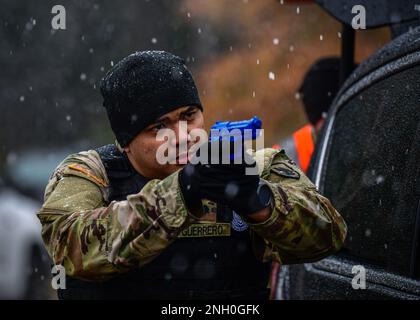 Washington National Guard Soldiers with the 506th Military Police ...