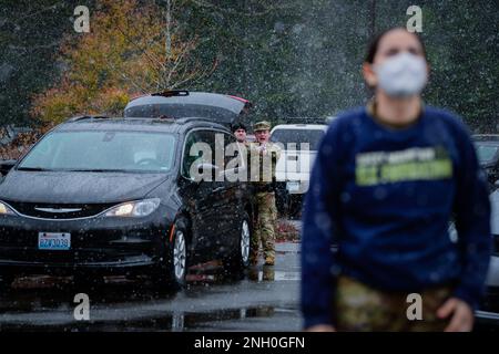 Washington National Guard Soldiers with the 506th Military Police ...