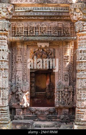 Carvings on the Chandela Temple, Ajaygarh Fort, Panna, Madhya Pradesh ...