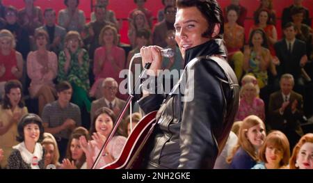 ELVIS 2022 Warner Bros. Pictures film with Austin Butler Stock Photo ...