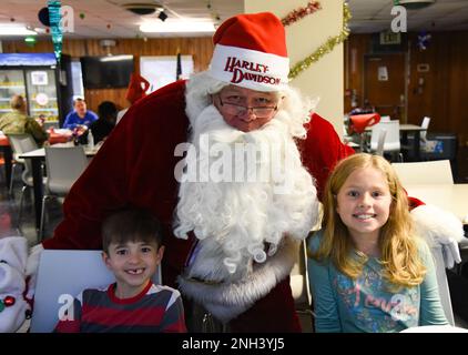 Santa visits the kids of the 117th Air Refueling Wing at Sumpter Smith ...