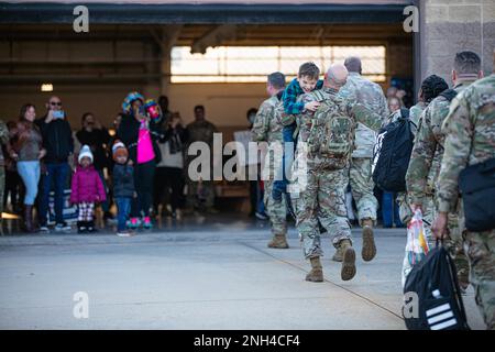 Soldiers assigned to 330th Movement Control Battalion arrive at Fort ...