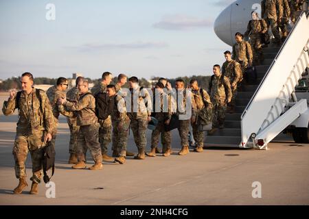 Soldiers assigned to 330th Movement Control Battalion arrive at Fort ...