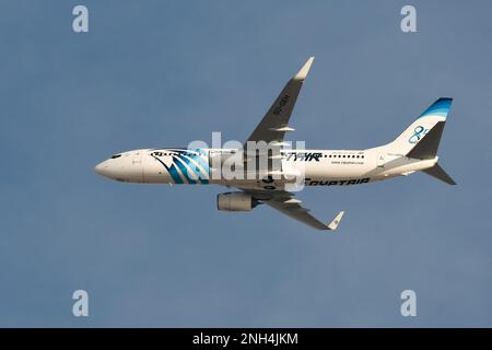 Egypt Air Boeing 737-866 in flight over Cairo, Egypt Stock Photo - Alamy