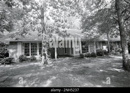 The Jimmy and Rosalynn Carter residence at 1 Woodland Drive in Plains ...
