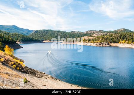 Boat driving across Gross Reservoir, Colorado Stock Photo - Alamy
