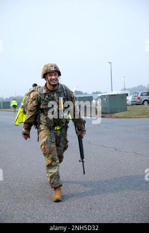 Warrant Officer Candidates from the 2-166th, Det 1 Regiment Regional ...
