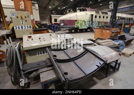 Halberstadt, Germany. 15th Feb, 2023. A power car of the VT 18.16, an ...