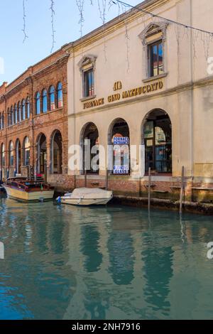 no entry sign reflected in pool of water Stock Photo - Alamy