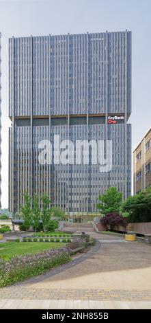 Pittsburgh Downtown: 11 Stanwix Street is part of a landscaped site ...
