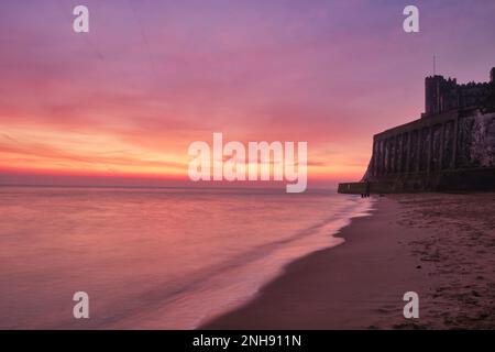 Sunrise over Kingsgate Bay with Kingsgate castle in Broadstairs, Kent ...