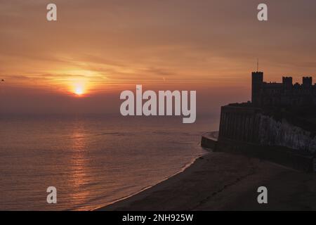 Sunrise over Kingsgate Bay with Kingsgate castle in Broadstairs, Kent ...