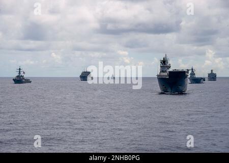 The Anzac-class frigate HMAS Warramunga and guided-missile destroyer ...