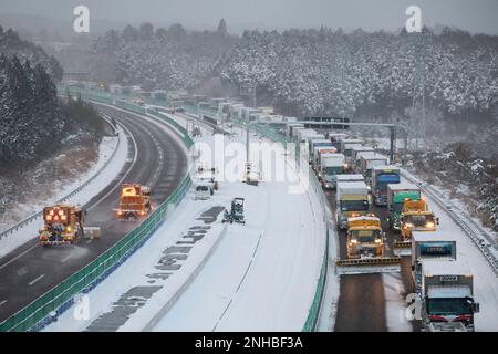 Large numbers of vehicles are stuck on the Shin-Meishin Expressway due ...