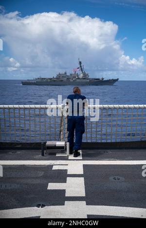 The Legend-class cutter USCGC Midgett (WMSL 757) conducts submarine ...