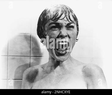 ALFRED HITCHCOCK and JANET LEIGH in PSYCHO (1960), directed by ALFRED ...
