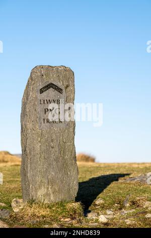 Snowdon Pyg Track Sign, Snowdonia National Park Stock Photo - Alamy