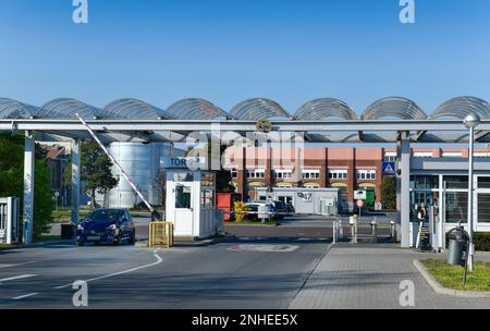 Factory gate, Mercedes Benz plant, Daimlerstrasse, Marienfelde ...